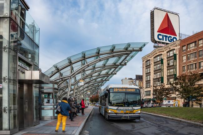 Beginner's Guide to the Bus | MBTA User Guides | MBTA